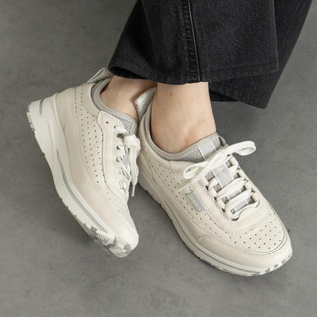 ブソラ（bussola）/bussola ブソラ◆4cmヒール◆パンチングレザースニーカー