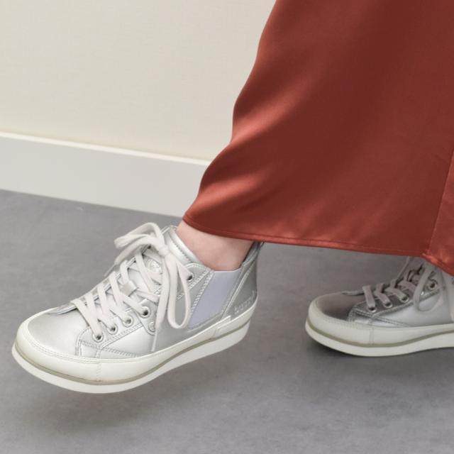 ブソラ（bussola）/bussola ブソラ◆2．5cmヒール◆撥水サイドゴアミドルカットスニーカー