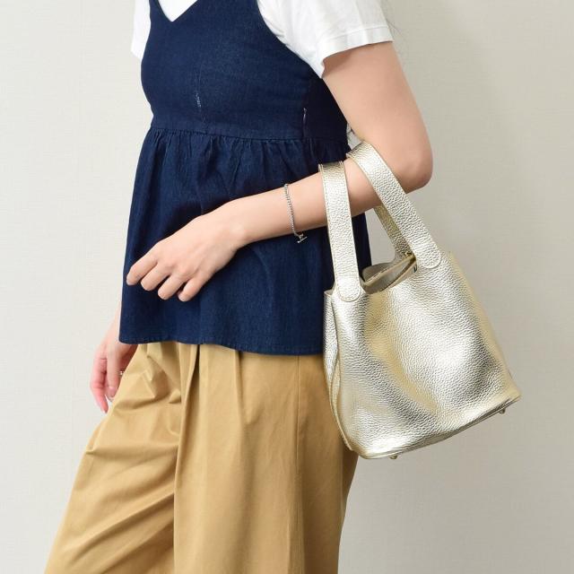 アンドレアカルドネ（Andrea Cardone）/Andrea Cardone◆メタリックレザーバケットバッグ