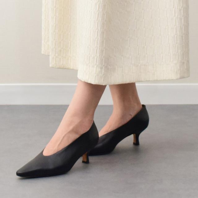 アンヘル アラルコン（ANGEL ALARCON）/ANGEL ALARCON◆4．1cmヒール◆ポインテッドトウディープカットパンプス