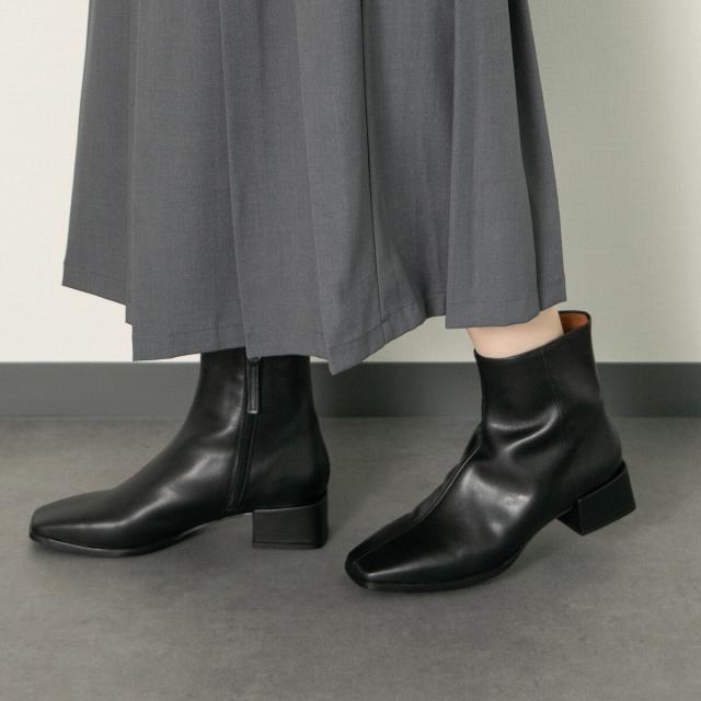 アンヘル アラルコン（ANGEL ALARCON）/ANGEL ALARCON◆4．5cmヒール◆ローヒールスクエアトウショートブーツ