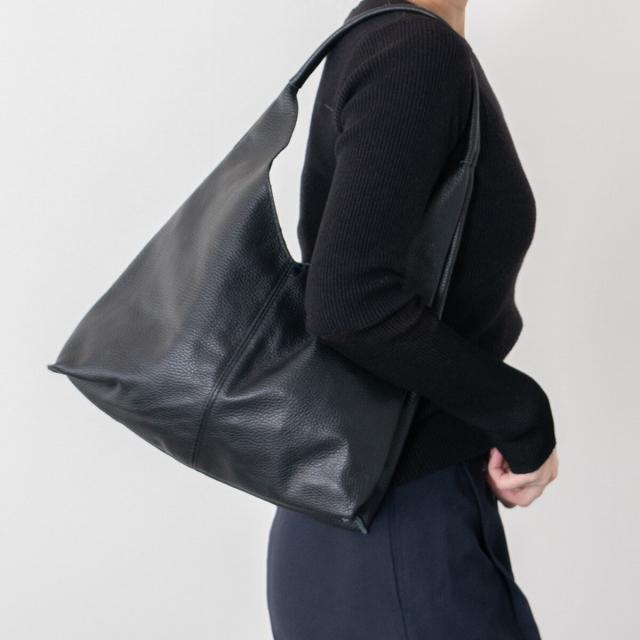 アンドレアカルドネ（Andrea Cardone）/Andrea Cardone◆シュリンクレザーショルダーバッグ