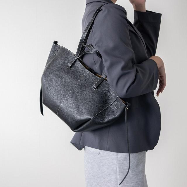 アンドレアカルドネ（Andrea Cardone）/Andrea Cardone◆センターシームレザーハンドバッグ