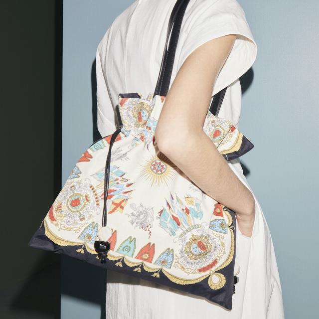 トプカピ（TOPKAPI）/【TREASURE TOPKAPI】マイルドサテン スカーフ柄 巾着 トート バッグ