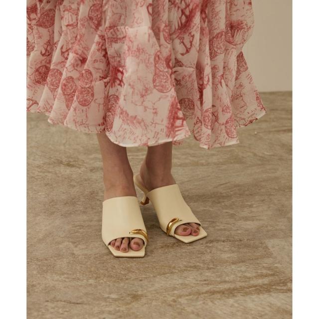 ロペ（ROPE’）/メタルポイントミュールサンダル/サムリングサンダル