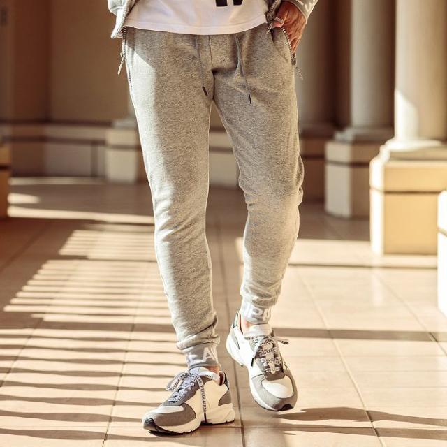 ウノピゥウノウグァーレトレ リラックス（1PIU1UGUALE3 RELAX）/1PIU1UGUALE3 RELAX(ウノピゥウノウグァーレトレ)リブロゴジョガーパンツ