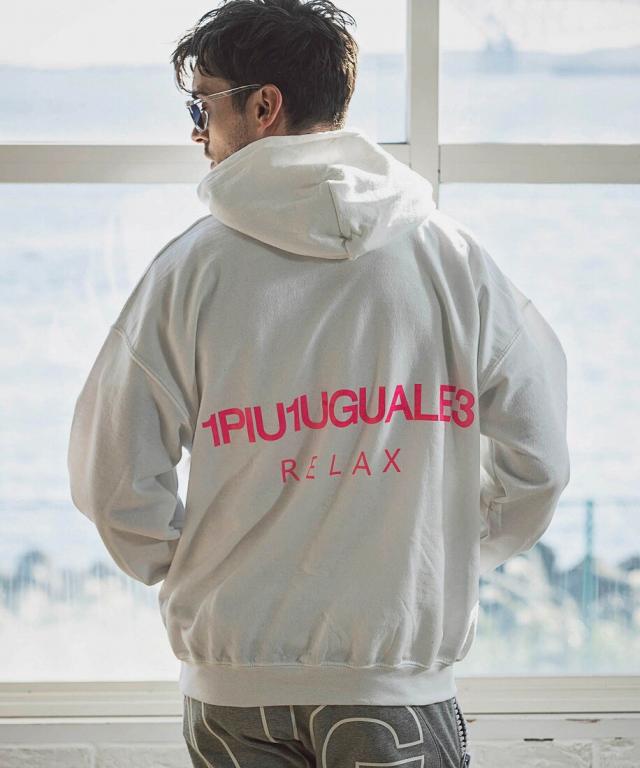 ウノピゥウノウグァーレトレ リラックス（1PIU1UGUALE3 RELAX）/1PIU1UGUALE3 RELAX ネオンカラーバックロゴプルオーバーパーカー