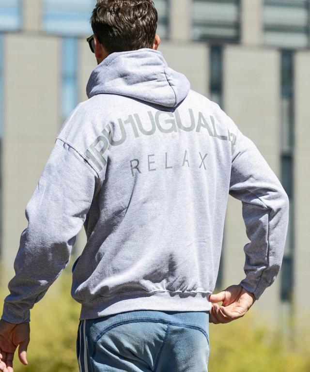 ウノピゥウノウグァーレトレ リラックス（1PIU1UGUALE3 RELAX）/1PIU1UGUALE3 RELAX バックロゴプリントプルオーバーパーカー