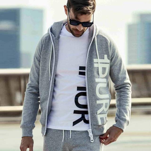 ウノピゥウノウグァーレトレ リラックス（1PIU1UGUALE3 RELAX）/縦ロゴスウェットパーカー