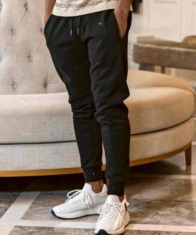 ウノピゥウノウグァーレトレ リラックス（1PIU1UGUALE3 RELAX）/1PIU1UGUALE3 RELAX ラインストーンヘムスウェットジョガーパンツ