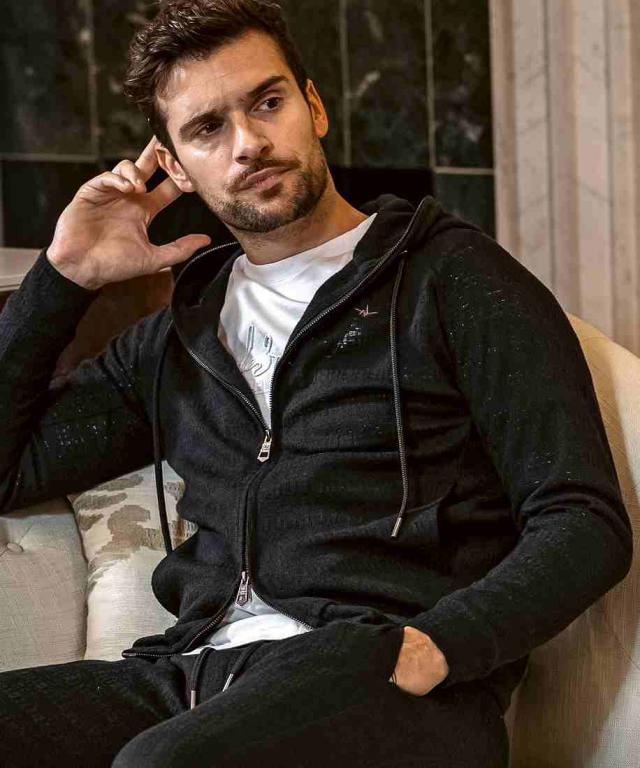 ウノピゥウノウグァーレトレ リラックス（1PIU1UGUALE3 RELAX）/1PIU1UGUALE3 RELAX ブラックジャガードジップアップパーカー