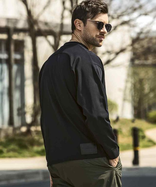 ウノピゥウノウグァーレトレ リラックス（1PIU1UGUALE3 RELAX）/1PIU1UGUALE3 RELAX レザーパッチシルケットロングTシャツ