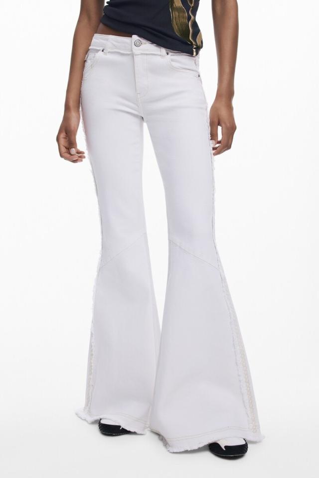 デシグアル（Desigual）/【5サイズ展開/34/44】刺繍入りフレアデニムパンツ