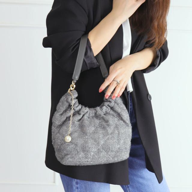 アルテミス by ダイアナ（artemis by DIANA）/【新素材】キルティングステッチ　ラメシャギーハンドバッグ