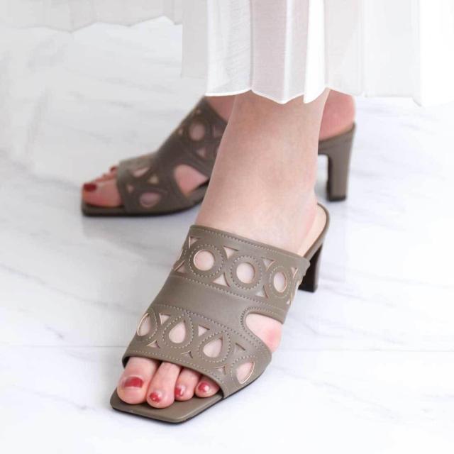 アルテミス by ダイアナ（artemis by DIANA）/カットワークデザイン　甲深ミュールサンダル