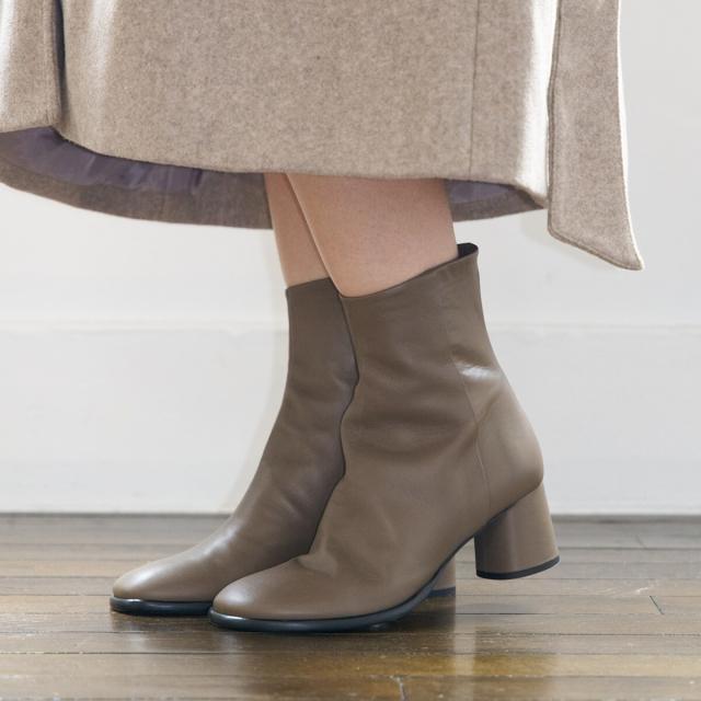 ファビオ ルスコーニ（FABIO RUSCONI）/Fabio Rusconi◆5．7cmヒール◆オブリークトウサイドシームショートブーツ