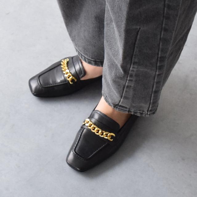 ファビオ ルスコーニ（FABIO RUSCONI）/FABIO RUSCONI◆0．9cmヒール◆スクエアトウチェーンフラットシューズ