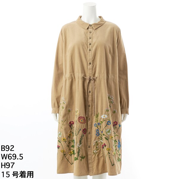 スーパーハッカフィーユ（super hakka feuille）/[15〜19号]ソフトコーデュロイスタンディングフラワー刺繍シャツワンピース(前開き)