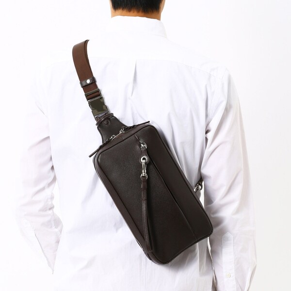 ピー・アイ・ディー/【PID】オールレザーでスリムなボディバック