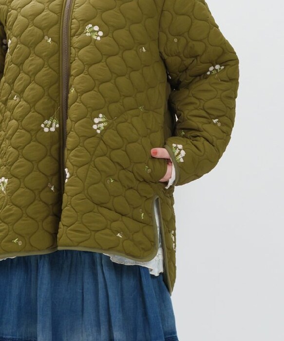 アズノゥアズオオラカ（AS KNOW AS olaca）/【大きいサイズ】ダンシン小花キルテンＪＫ アズノゥアズオオラカ（AS KNOW AS olaca）/【大きいサイズ】ダンシン