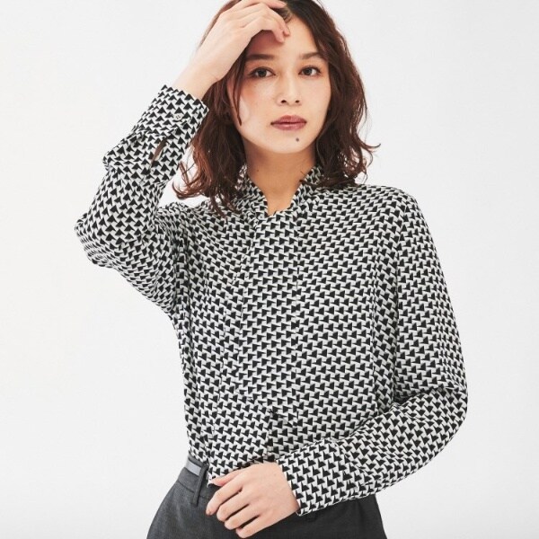 アンタイトル（UNTITLED）/【通勤スーツ入卒セレモニー】幾何学柄ボウタイブラウス