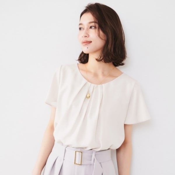 アンタイトル（UNTITLED）/【通勤二の腕カバー】タックデザインブラウス