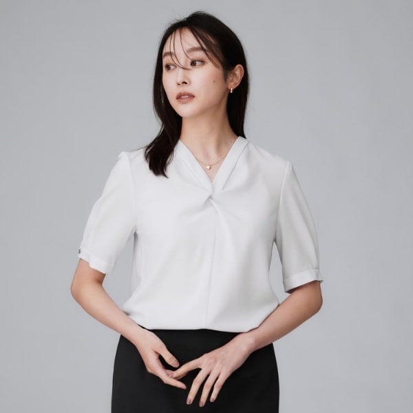 アンタイトル（UNTITLED）/【洗えるストレッチ通勤】Vネックブラウス