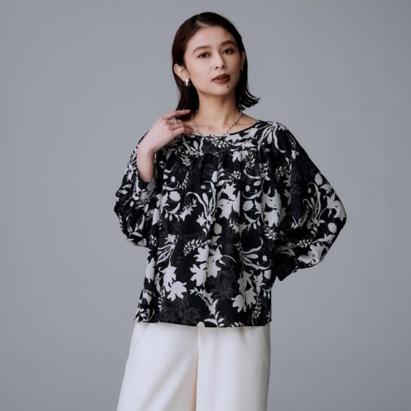 アンタイトル（UNTITLED）/【洗えるセットアップ可能】オーナメントフラワー ブラウス