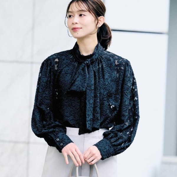 【NEW】アンタイトル（UNTITLED）/カットジャカード ボウタイブラウス