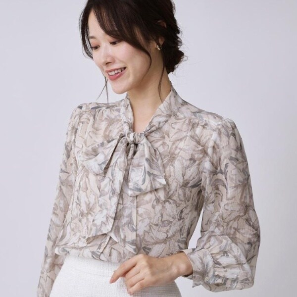 クード シャンス（COUP DE CHANCE）/【手洗い可／日本製】花柄ボウタイブラウス