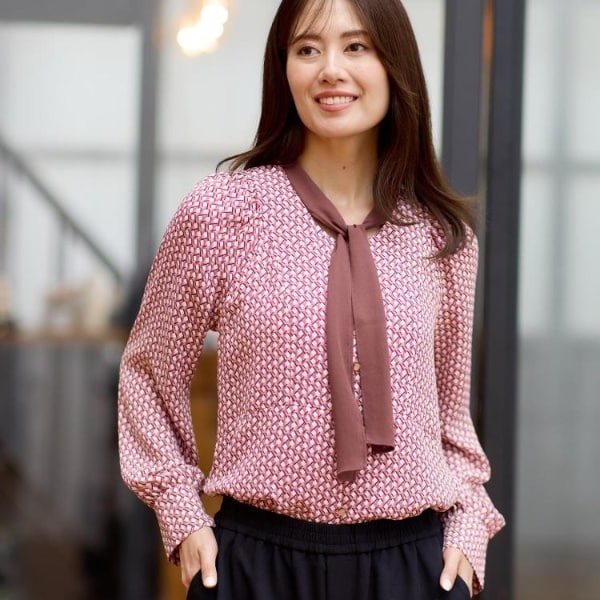 リフレクト（Reflect）/【レイヤードに◎】ボウタイプリントブラウス