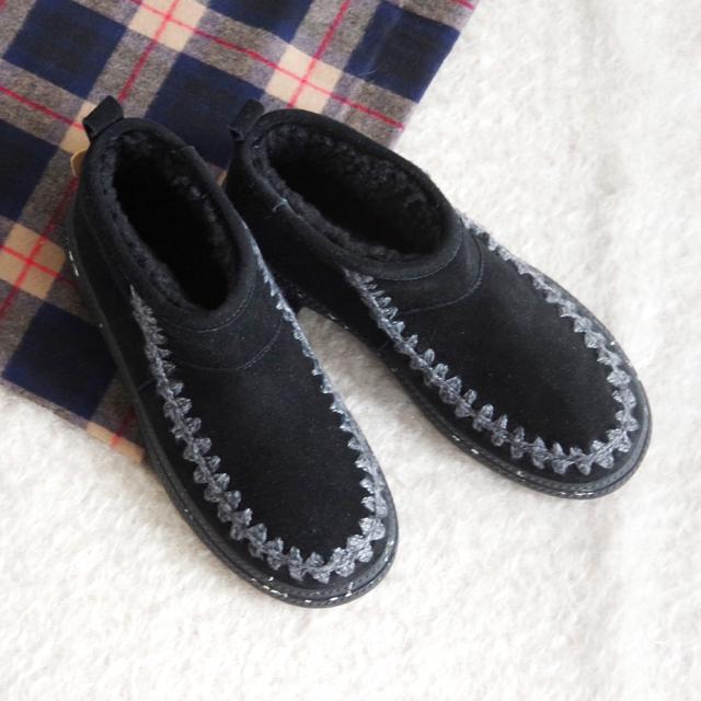 ミネトンカ（MINNETONKA）/ステッチ ショートボアブーツ スエード 24M07