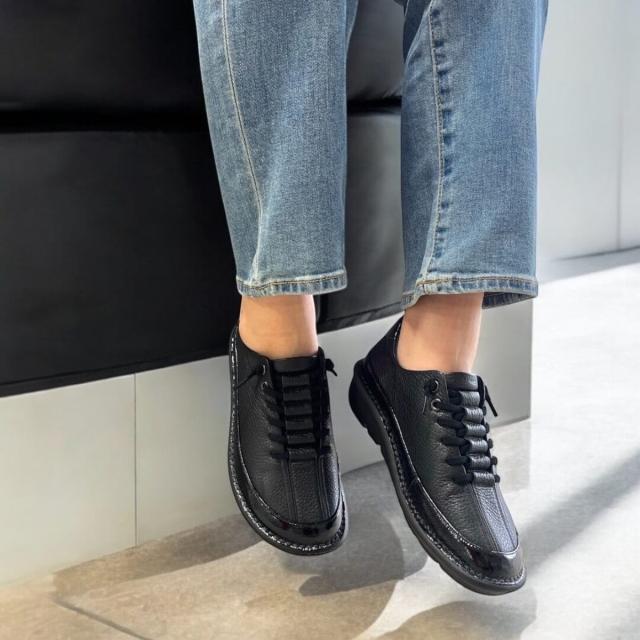 モネ（Monet）/【25秋冬新作】【4E幅広/オブリークトゥ】超軽量 レースアップシューズ