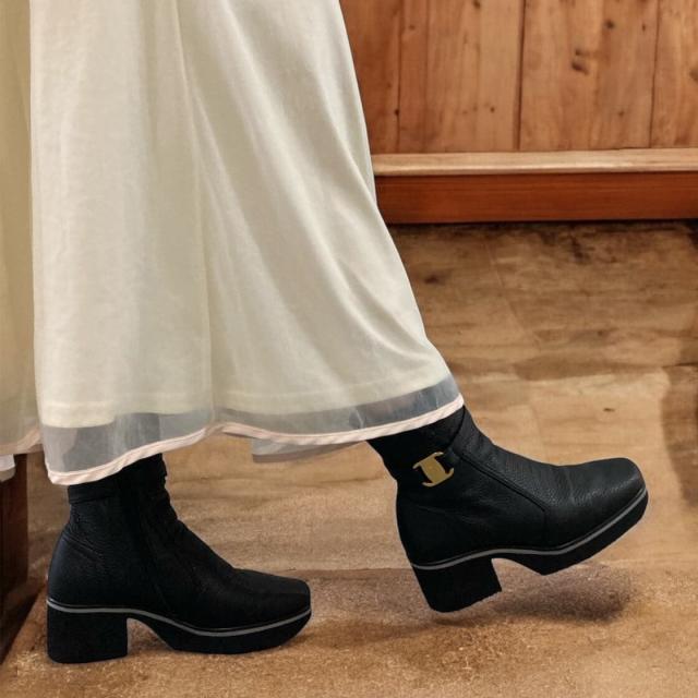 モネ（Monet）/【25秋冬新作】【884400】ベルトデザインショートブーツ