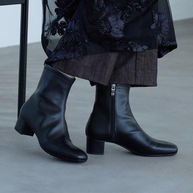 アキュアーズ（AcureZ）/スッキリシルエットのプレーンデザイン「生活防水×スタイリッシュブーツ」