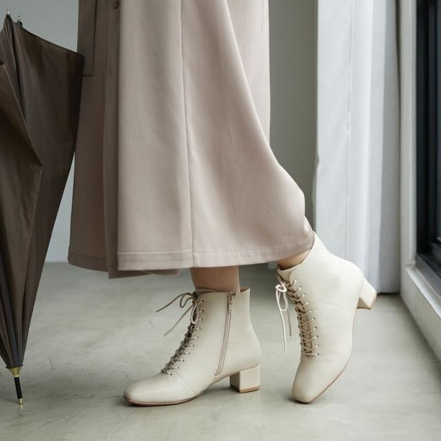 アキュアーズ（AcureZ）/スッキリシルエットのレースアップデザイン「生活防水×スタイリッシュブーツ」