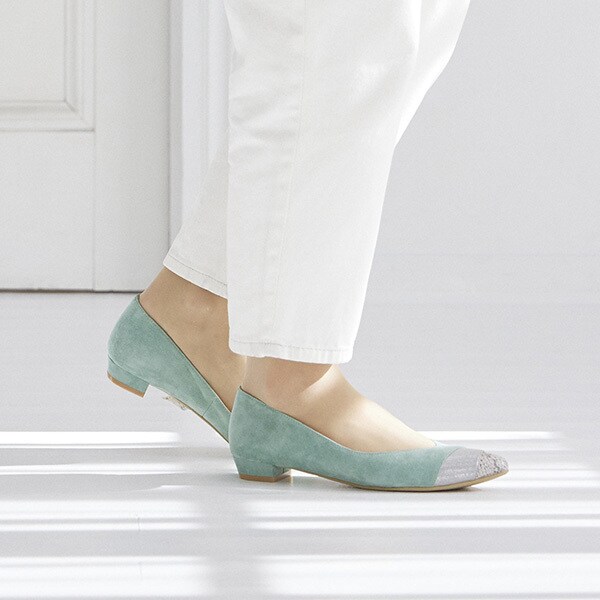 リズ・ラフィーネ（Riz raffinee）/アシメトリーカットパンプス