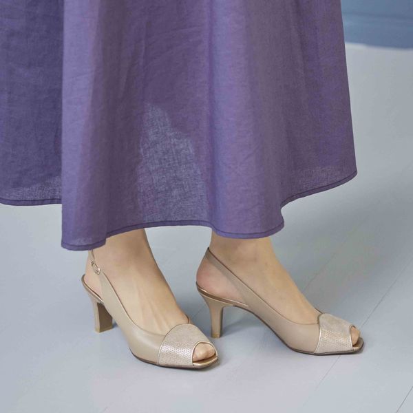 リズ・ラフィーネ/バックベルトスクエアトゥサンダル