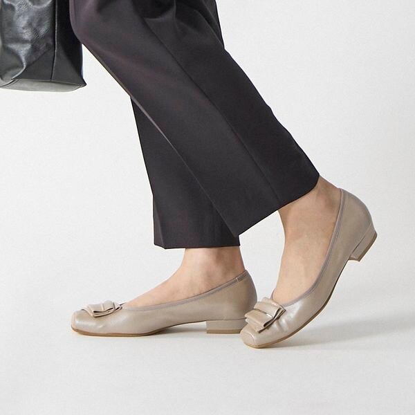 リズ・ラフィーネ（Riz raffinee）/モチーフ金具付バレエパンプス