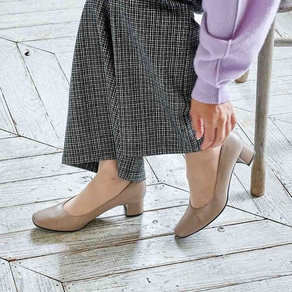 リズ・ラフィーネ（Riz raffinee）/スクエアトゥプレーンパンプス