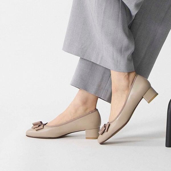 リズ・ラフィーネ（Riz raffinee）/スクエアトゥリボンパンプス