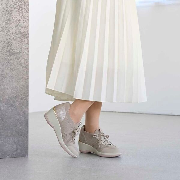 リズ・ラフィーネ（Riz raffinee）/ヒールアップニットスニーカー