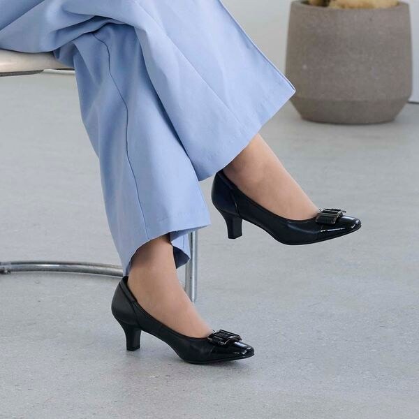 リズ・ラフィーネ（Riz raffinee）/【高機能】バックルモチーフコンビパンプス