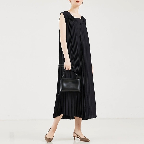 カリテ（qualite）/サーキュラープリーツワンピース