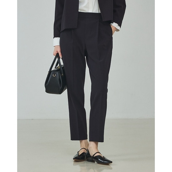 カリテ（qualite）/タックテーパードパンツ