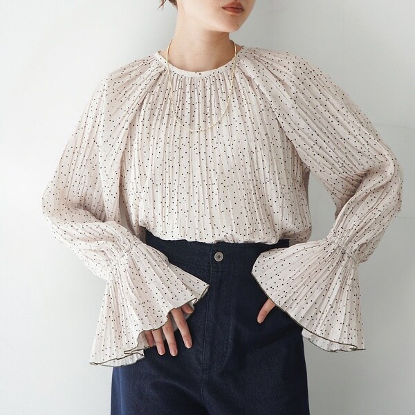 カリテ（qualite）/ドットプリーツブラウス