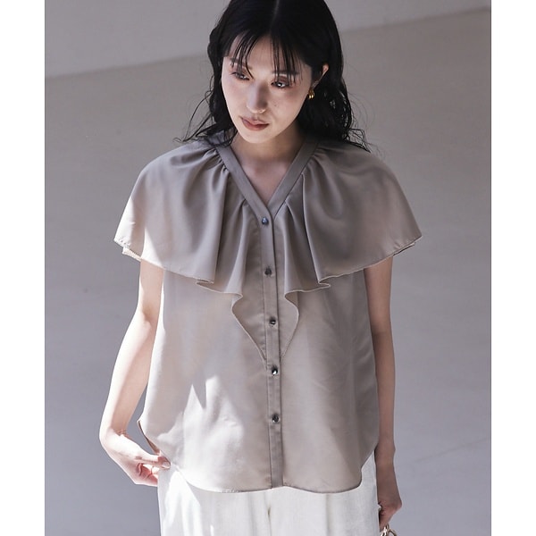 カリテ（qualite）/ラッフルカラーVネックブラウス