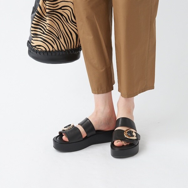 オゥ バニスター（Au BANNISTER）/メタルバックル厚底サンダル