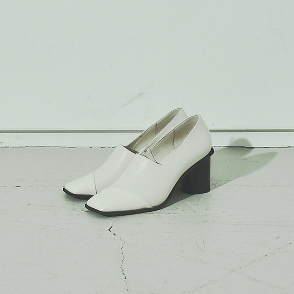 オゥ バニスター（Au BANNISTER）/スクエアトゥ 甲深パンプス