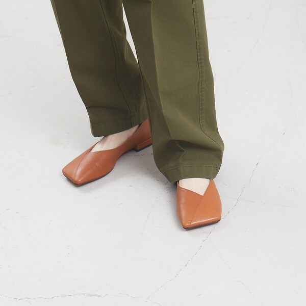 オゥ バニスター（Au BANNISTER）/スクエアトゥフラットパンプス